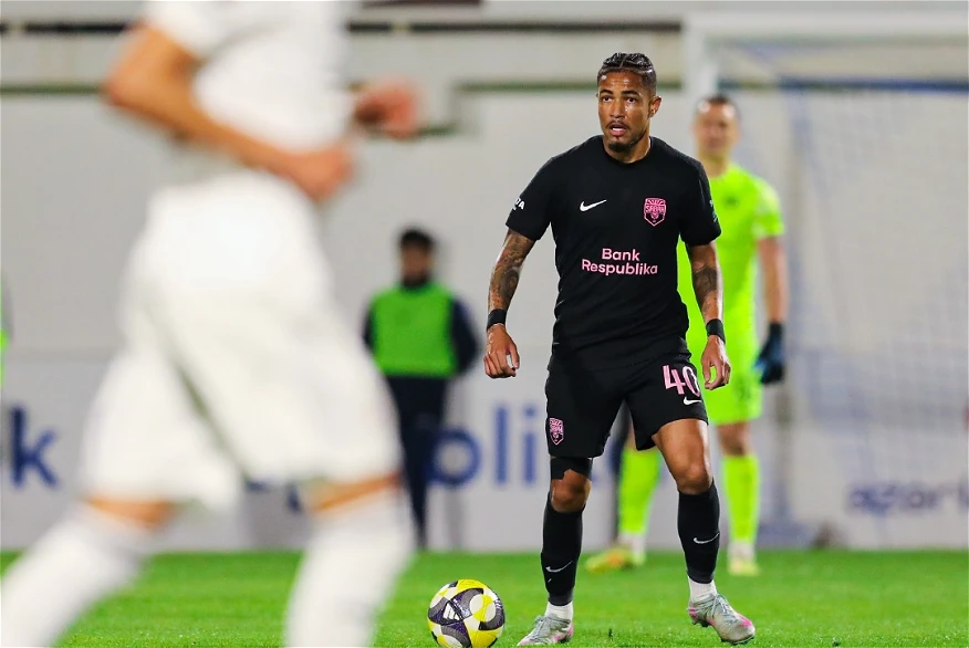 Бразильский защитник Сабаха: Удерживать этот уровень сложно